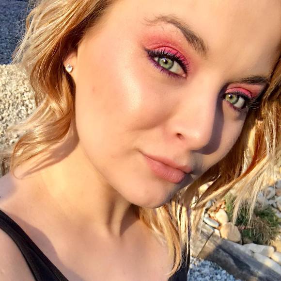 Holly's Closet (@holly_lambert) | Poshmark